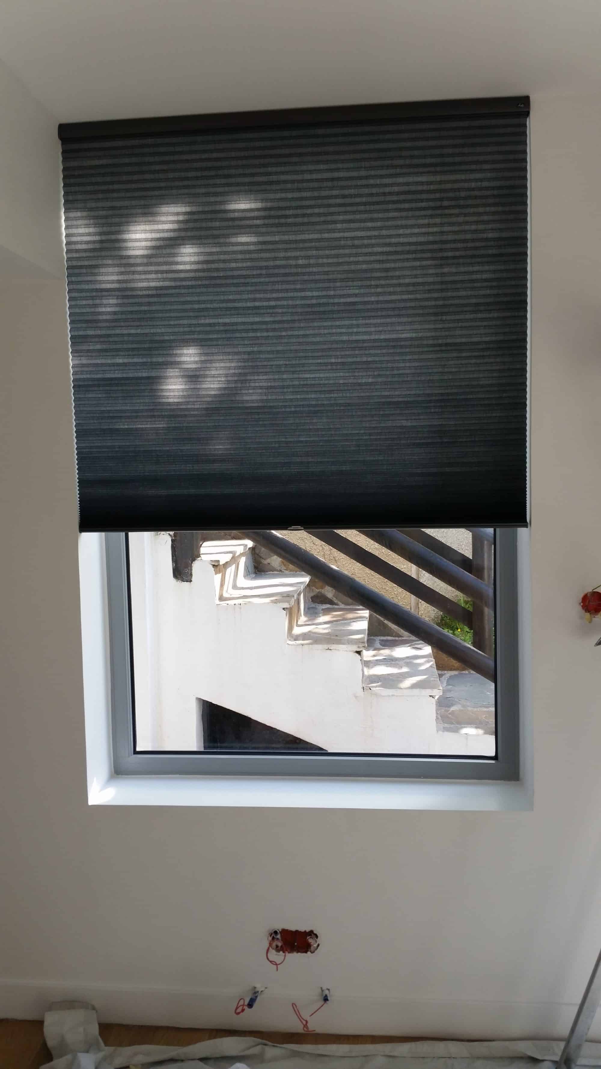 Etoféa Les Duettes, stores sur mesure opaques dans une chambre