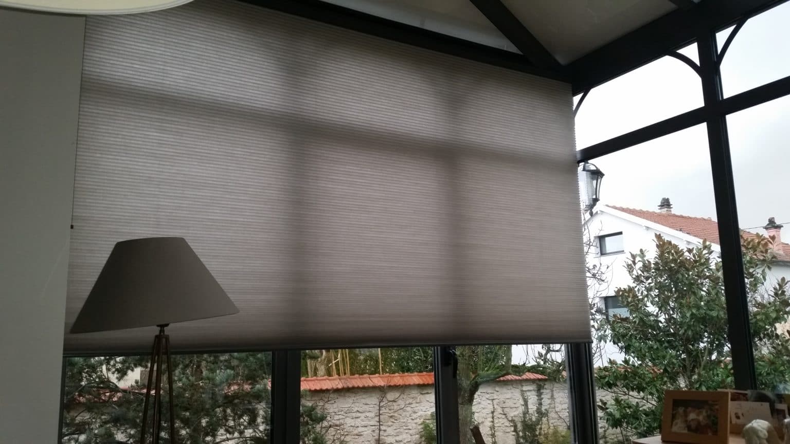 Etoféa Le store sur mesure s'impose dans une véranda à Paris