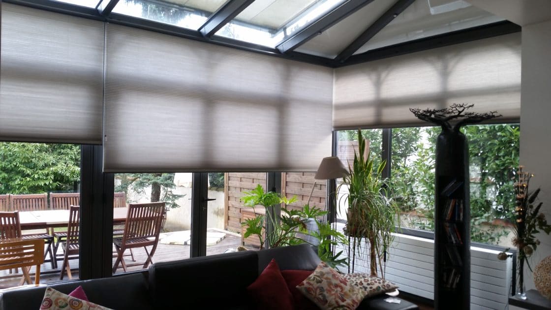 Etoféa Le store sur mesure s'impose dans une véranda à Paris